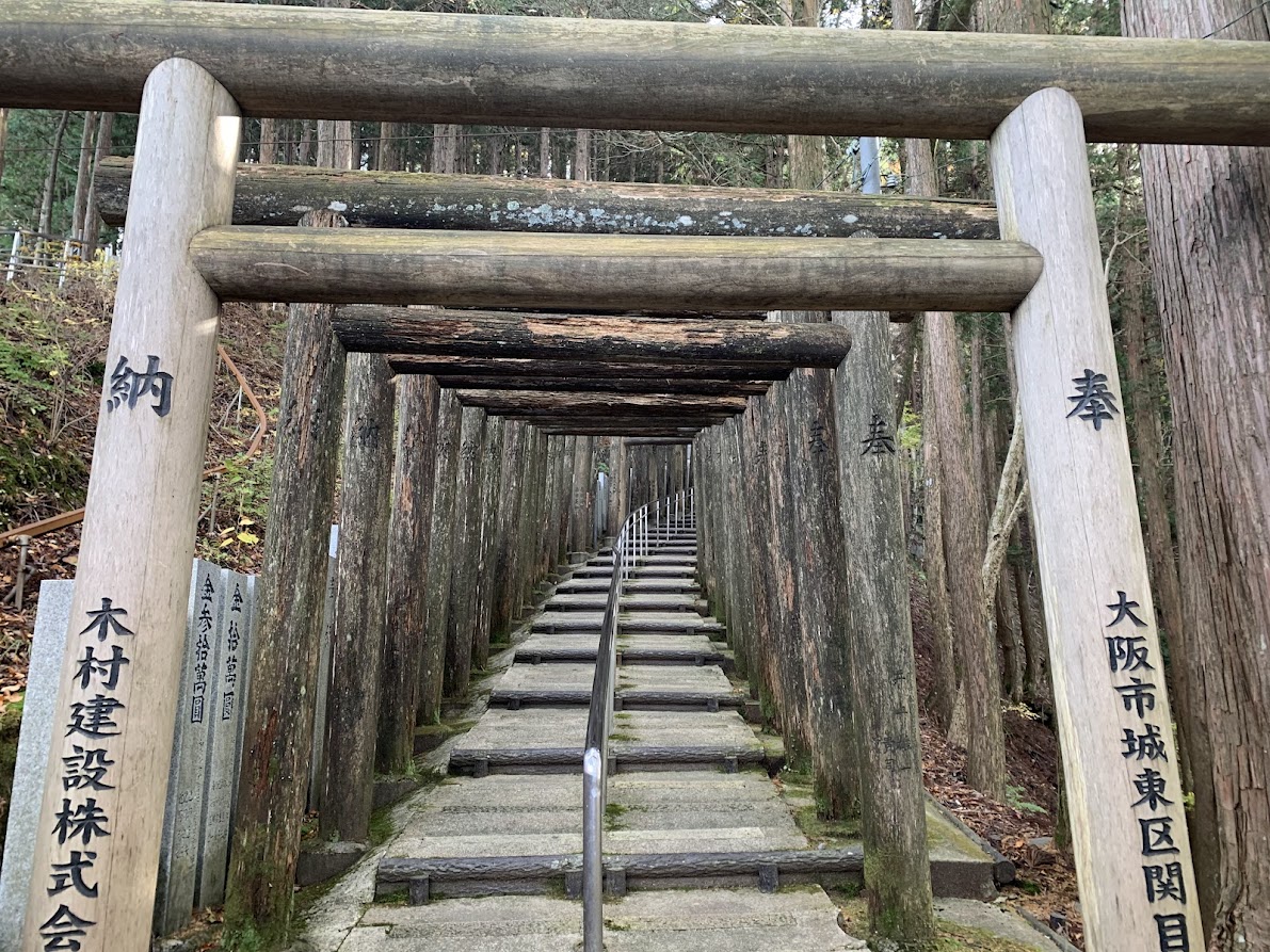 立里荒神｜白木の鳥居が圧巻の神社の見どころ【魅力いっぱい奈良】 | 魅力いっぱい 奈良