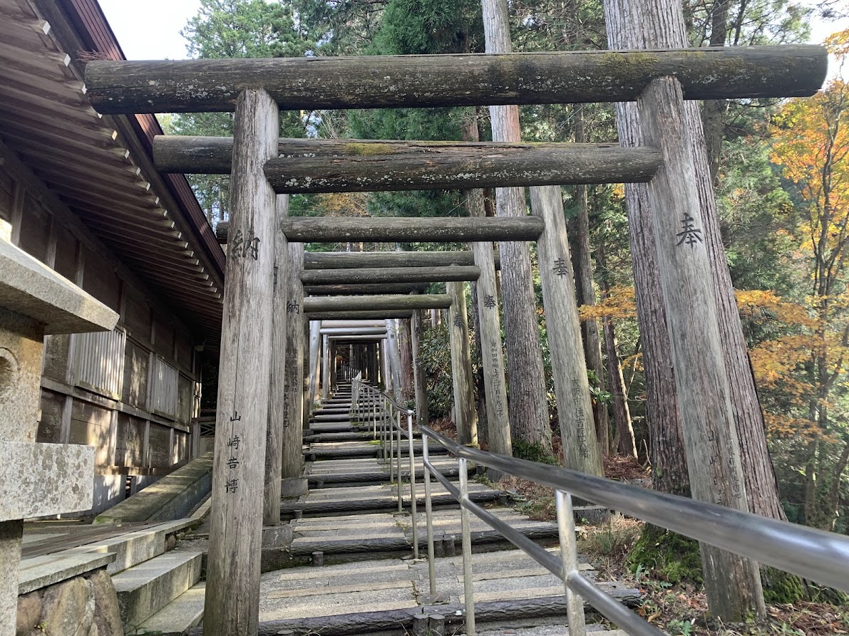 立里荒神｜白木の鳥居が圧巻の神社の見どころ【魅力いっぱい奈良】 | 魅力いっぱい 奈良