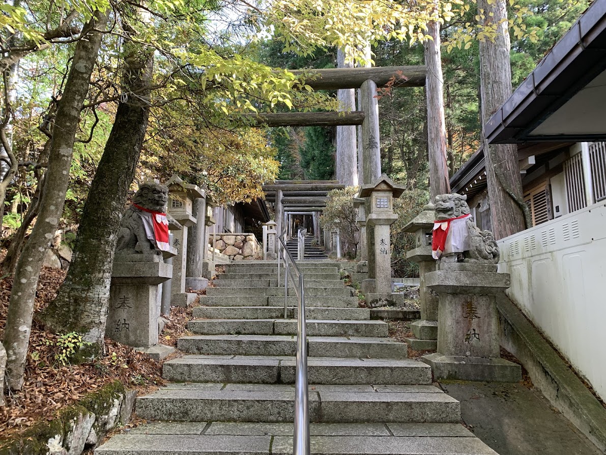 立里荒神｜白木の鳥居が圧巻の神社の見どころ【魅力いっぱい奈良】 | 魅力いっぱい 奈良